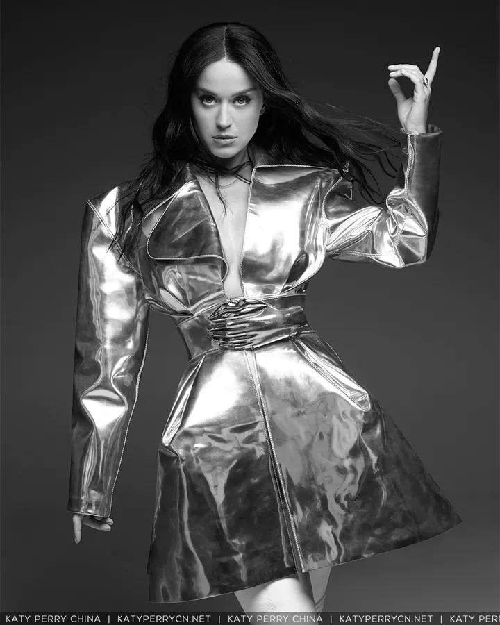 忙于当流行歌手和家长，Katy Perry仍会抽空激励他人 | KatyPerryChina